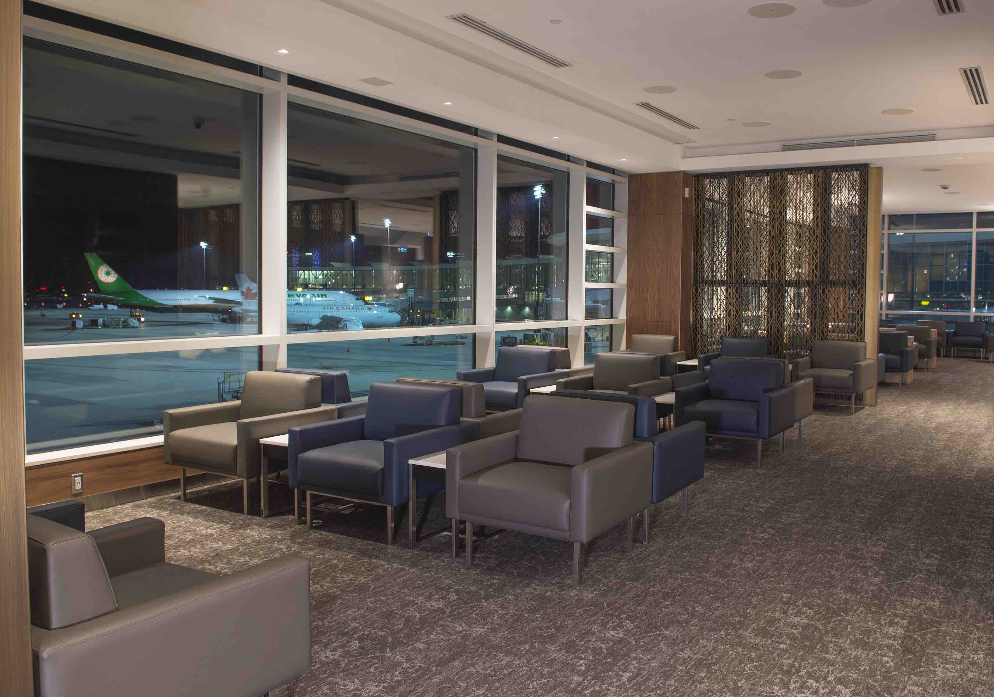 Our Guide To The International Air Canada Lounge In Vancouver | creditcardGenius