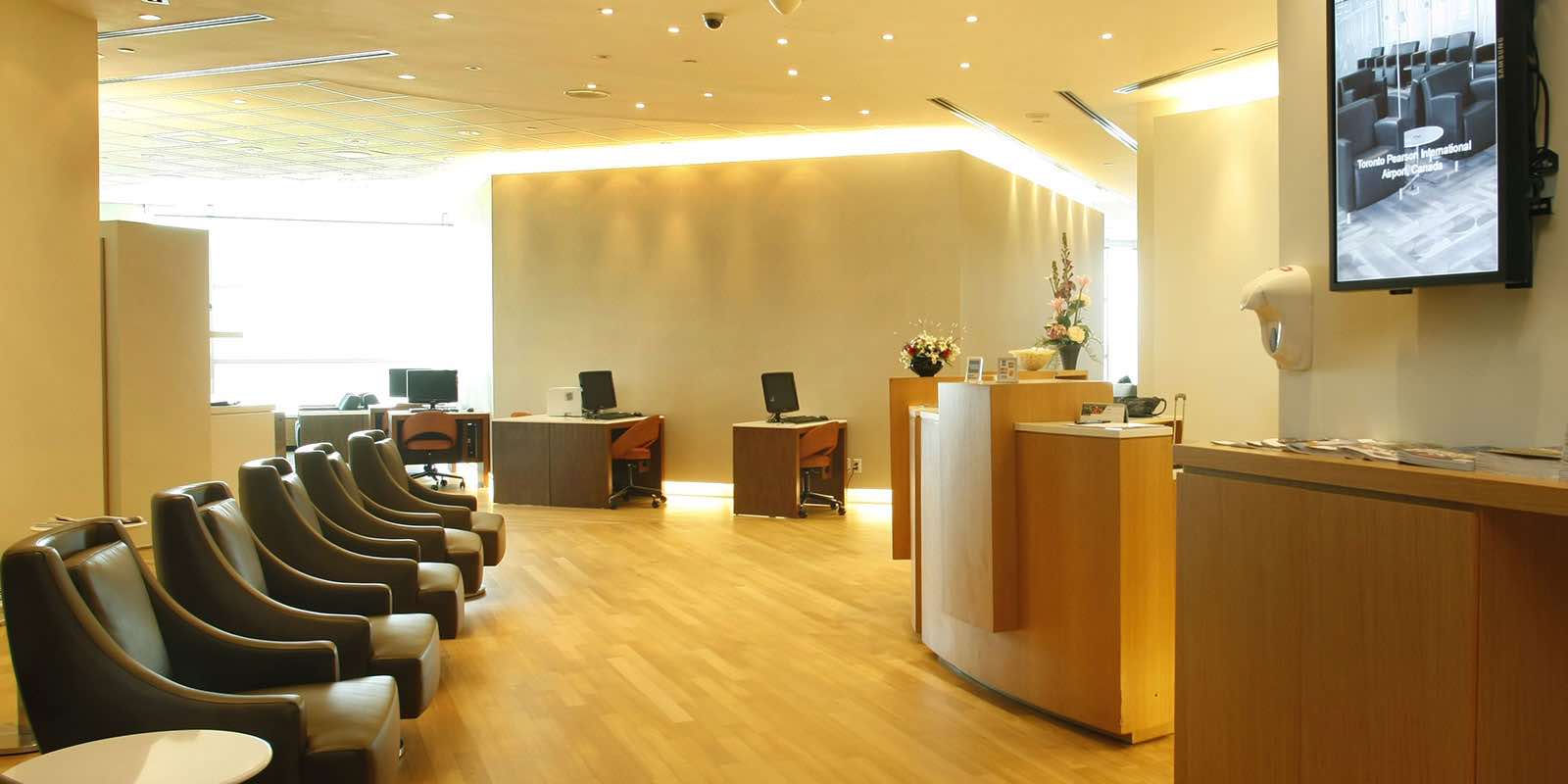 Our Guide To The Plaza Premium Lounge In Toronto (Terminal 3, Domestic) | creditcardGenius